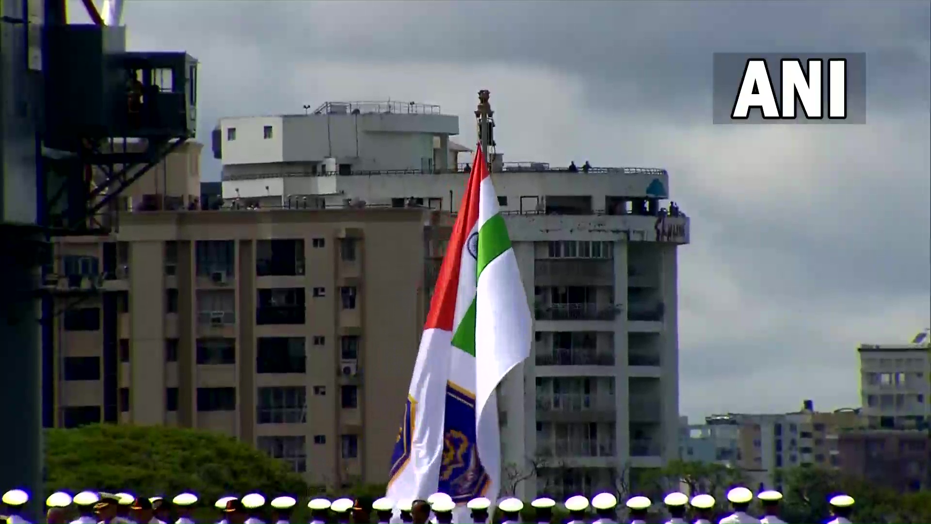 PM મોદીએ આજે INS Vikrantને દેશસેવા માટે સમર્પિત કર્યું, 53 એકરમાં ફેલાયેલો પાણી પર તરતો કિલ્લો ...